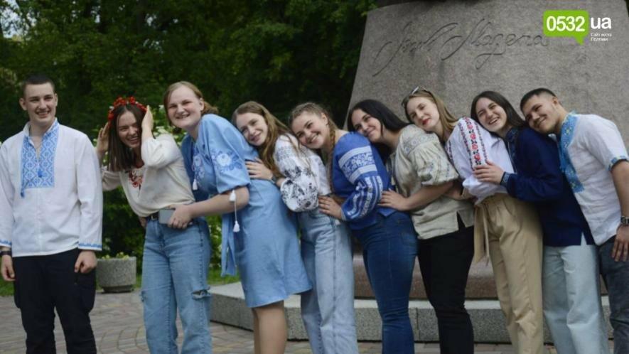 "Символ національної гордості": як у Полтаві відзначали День вишиванки (ФОТО) | Новини