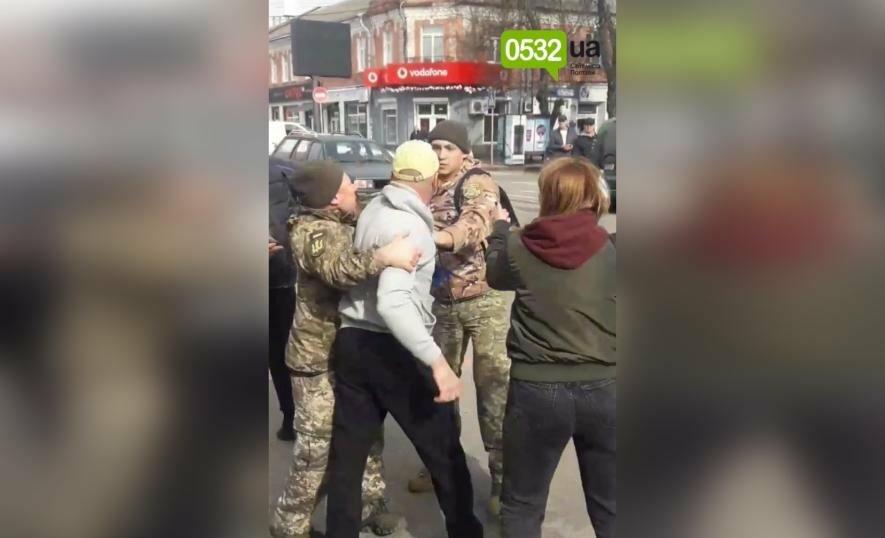 У Полтаві на Центральному ринку відбувся скандальний інцидент за участі представників ТЦК (ФОТО ...